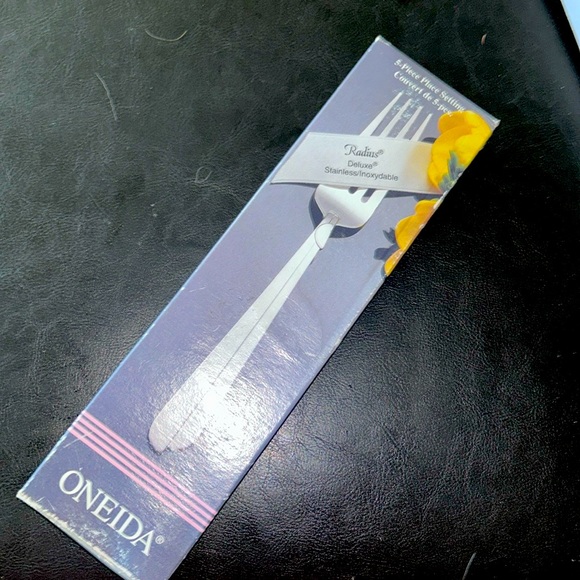 Oneida | Dining | Oneida Radius Deluxe Stainless Flatware 5piece Place ...